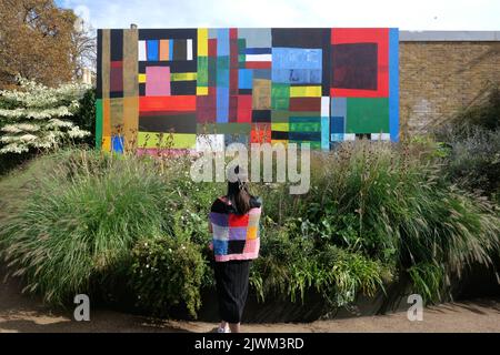 Atta Kwami Maria Lassing Prize Mural, DzidzƆ kple amenuveve (Joy and ...