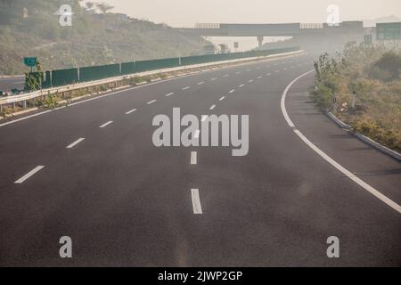 Modern three lane expressway from Addis Ababa to Adama, Ethiopia Stock ...