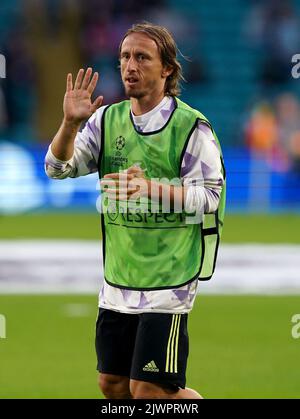 Luka Modric of Real Madrid warms up during the training day of Real ...