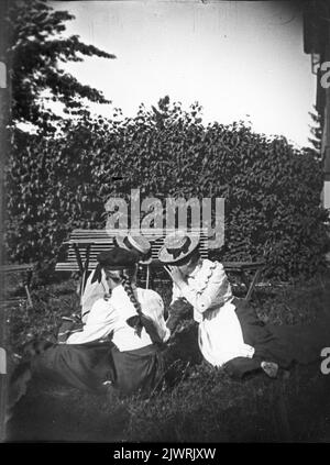 Lydia and Elisabeth Johansson with cousin Anna Johansson from London on ...