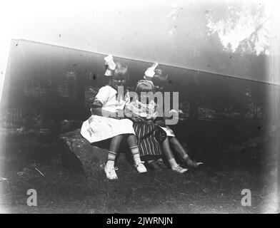 Siblings Karin and Ingrid Brundin. Syskonen Karin och Ingrid Brundin ...
