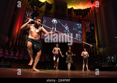 Aboriginal dancers perform on Australia at Farm cove in Sydney's ...