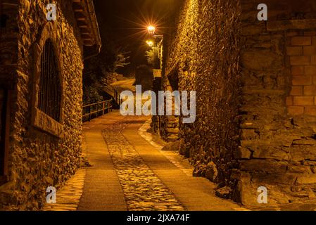 Tavascan village at night (Pallars Sobirà, Lleida, Catalonia, Spain ...
