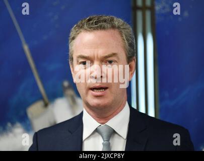 Minister for defence Christopher Pyne announces a major contract ...