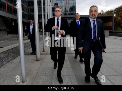 CBA banker Brett Perry leaves the Royal Commission into Misconduct in ...