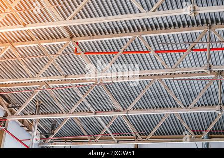 Metal trusses. Ceiling of industrial workshop Stock Photo - Alamy