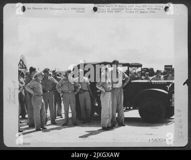 Hiroshima Atomic Bomb Crew. (No. 2 Of Seven Pictures.) At The Briefing ...