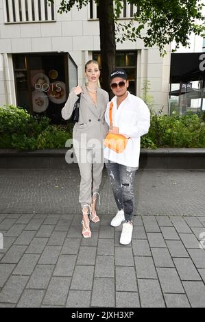 Larissa Neumann und Enrico Elia beim Mates Date Influencer Event auf ...