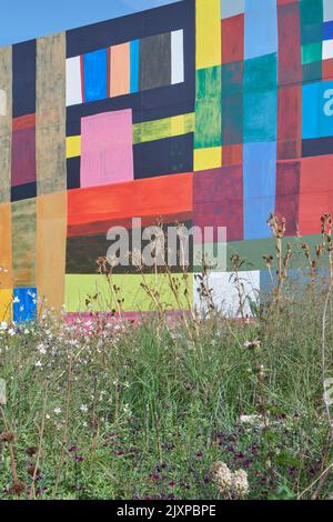 Atta Kwami Maria Lassing Prize Mural, DzidzƆ kple amenuveve (Joy and ...