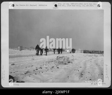 Men Of The 401St Bomb Group Who Have Been Awarded The Distinguished ...