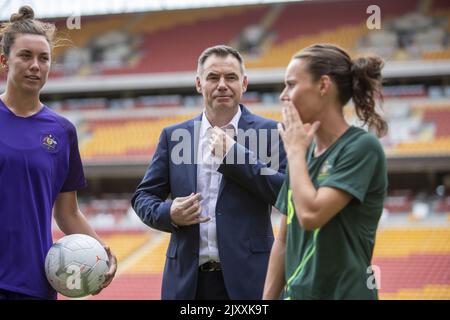 Ante Milicic poses for a portrait with Matilda players (L-R) Clare ...