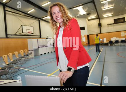 Labor candidate for Boothby Nadia Clancy is seen with Labor Senator for ...