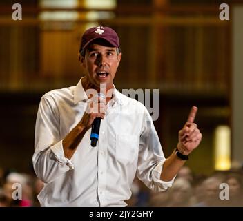 Denton, Texas, USA. 07th Sep, 2022. Beto O'Rourke speaks to the crowd ...