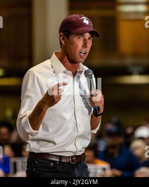 Denton, Texas, USA. 07th Sep, 2022. Beto O'Rourke speaks to the crowd ...