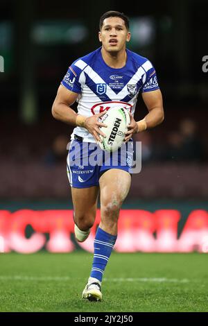 Dallin Watene-Zelezniak of the Bulldogs runs the ball during the Round ...