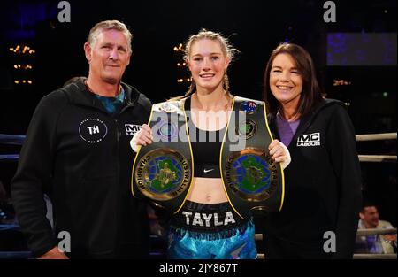 Tayla Harris poses after defeating Janay Harding in the Australia ...