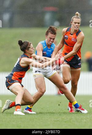 Jamie Stanton of the Suns competes with Elle Bennetts of the Giants ...