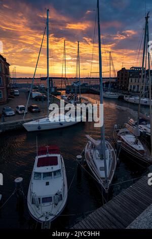 Stralsund, Germany. 08th Sep, 2022. The sun rises behind a sailing ship ...