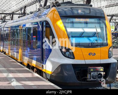 Caf Civity SNG local springer commuter train along platform of ...