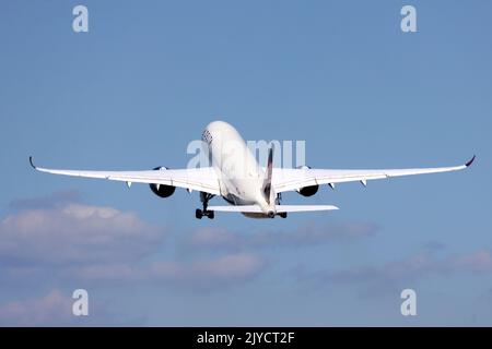 N504DN Airbus A350-900 Delta Air Lines departing from Amsterdam ...