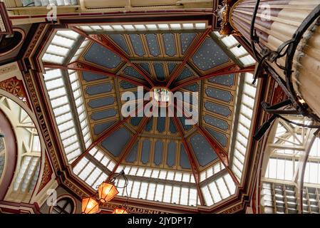 Interior of London's Borough Market Stock Photo - Alamy