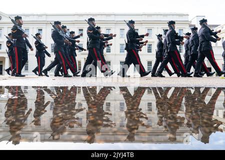 Members of the 94 Squadron The Queen's Own Gurkha Logistic Regiment ...