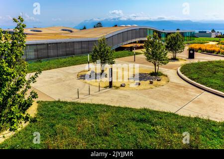 Exterior view of Rolex Learning Center (EPFL) with fascinate concrete ...