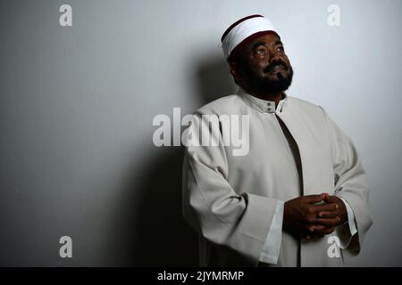 Imam Abdul Quddoos Al Azhari poses for a photo at the Australian ...