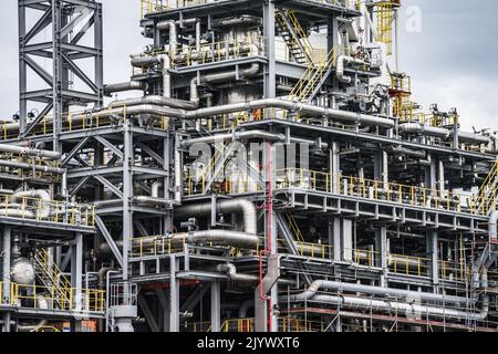 EemsEnergyTerminal, floating LNG terminal in the seaport of Eemshaven ...