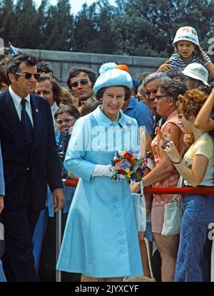 FILE - In this July 1976 file photo, Richard Schoenfeld leaves the ...
