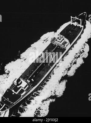 Big size tanker ship in sunny day Stock Photo - Alamy