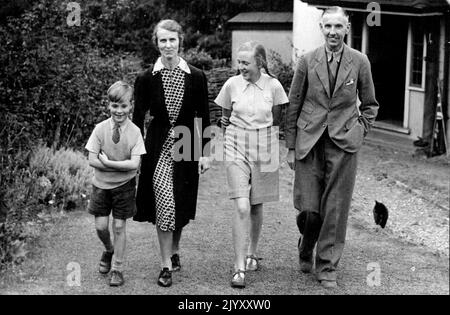 General Percival Back In England - Singapore Commander Rests at ...