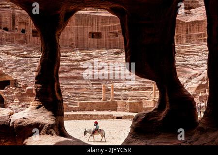 The Bedul Bedouin Tribe of Petra -JORDAN Stock Photo - Alamy
