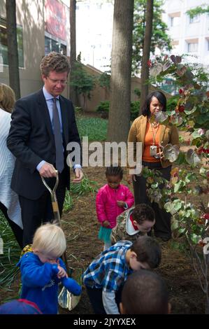 Secretary Shaun Donovan leading Earth Day planting activities with ...