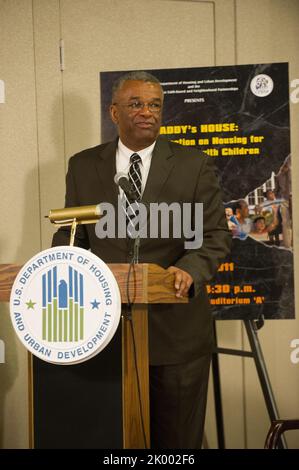 Roundtable at HUD headquarters: Daddy's House--A Conversation on ...
