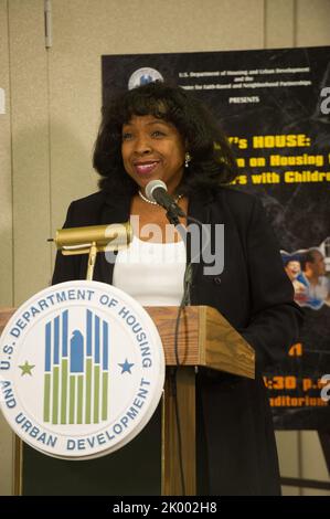 Roundtable at HUD headquarters: Daddy's House--A Conversation on ...