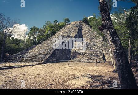 Mesoamerican Chichen Itza Temple Stairs Pyramid Archeological Yucatan ...