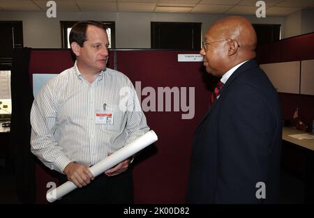 Secretary Alphonso Jackson with HUD Field Office staff in New Orleans ...