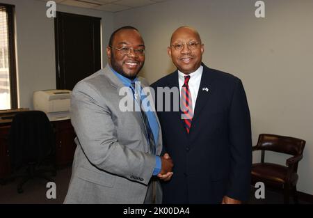 Secretary Alphonso Jackson with HUD Field Office staff in New Orleans ...