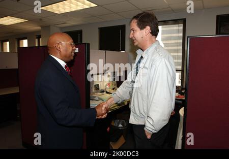 Secretary Alphonso Jackson with HUD Field Office staff in New Orleans ...