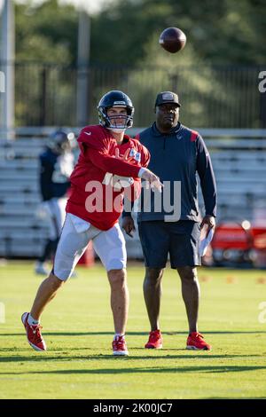 Houston Texans quarterback Davis Mills (10) during the first half of an ...