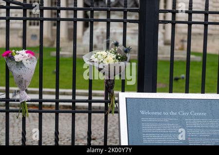 Belfast, UK. 09th Sep, 2022. 9th September2022 The Union flag is flown ...