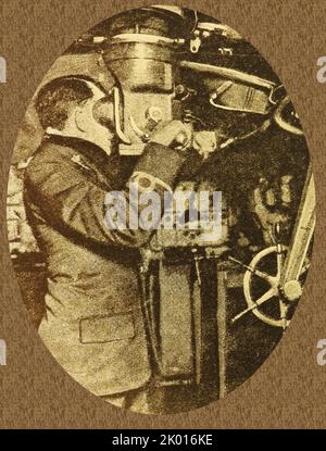 German officer using periscope, WW1 Stock Photo - Alamy