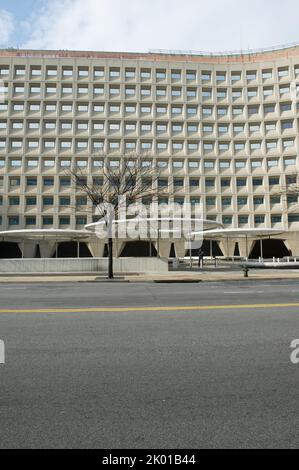 HUD headquarters: exterior views of Robert C. Weaver Federal Building ...