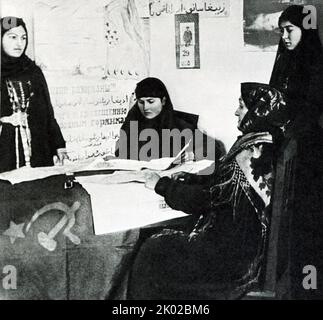 Soviet Literacy campaign 1929 Stock Photo - Alamy