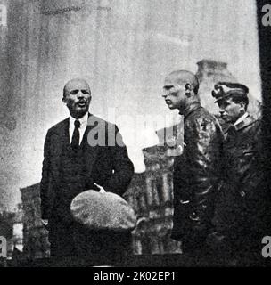 Lenin makes a speech in Red Square on November 7th 1918 Stock Photo - Alamy