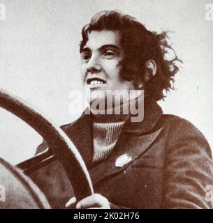 The machine operators of the Mary MTS of the Turkmen SSR work on the ...