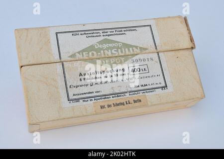 Historical insulin packaging from the Degewop company from 1945 Stock ...