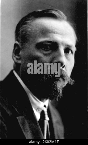 Vincas Mickevicius (Mickiewicz), known under his pen name Kapsukas ...