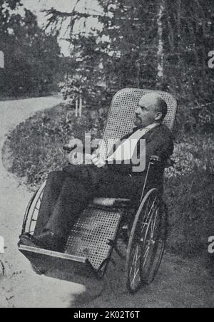 Vladimir Lenin in Gorki. 1923, summer. Photographer - Ulyanova M. I ...